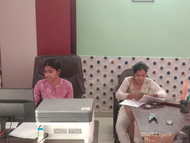 There is no electricity in Gauriya and Danaur villages, work has to be ...