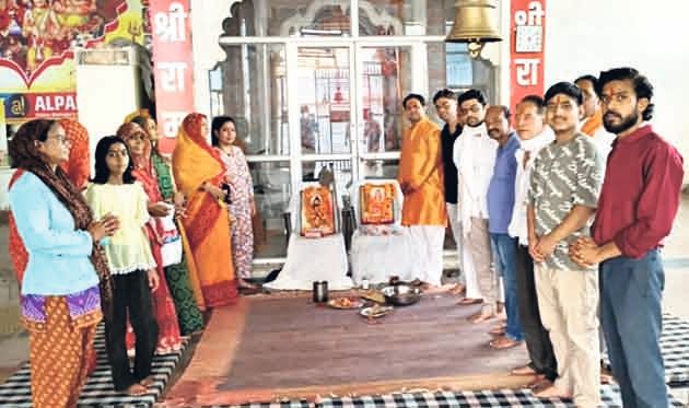 Bhajan and worship was done on the birth anniversary of sage Parashar ...