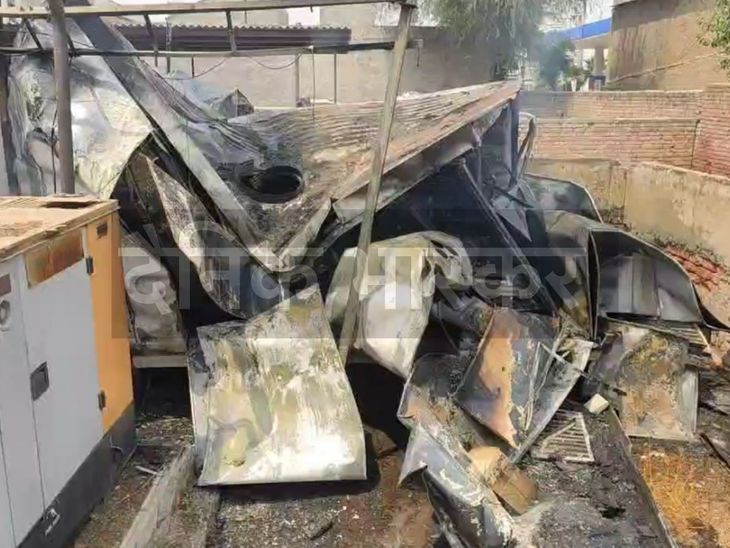 Haryana Hansi Huge fire in mobile tower Model Town | हांसी में मोबाइल ...