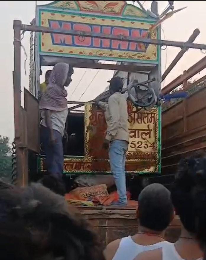Electric current passed through the band trolley loaded on the truck ...