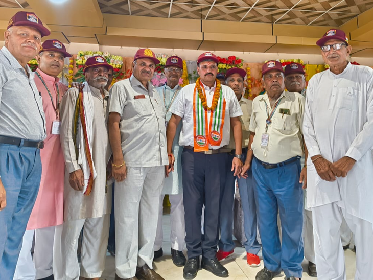 Captain Dharmendra retired after 30 years of service | 30 साल की सेवा ...