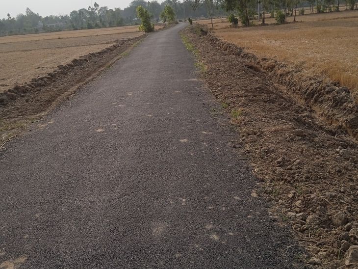 Broken road of Sidhauli village repaired | सिधौली गांव की टूटी सड़क बनी ...