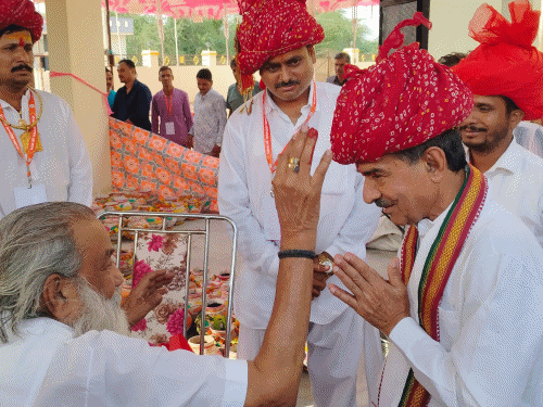 Temple consecration ceremony in Guda Jatan, Bali | देसूरी के गुडा जाटान ...