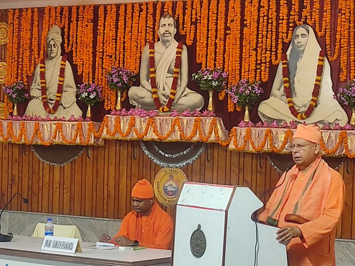 Swami Muktinathananda's sermon at the Ramakrishna Math in Lucknow