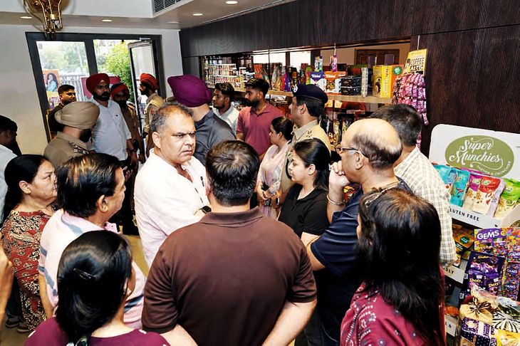 Arora praised the police for catching the robbers within a few hours ...