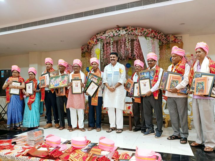 Retired teachers honored in Maholi | महोली में सेवानिवृत्त शिक्षकों का ...