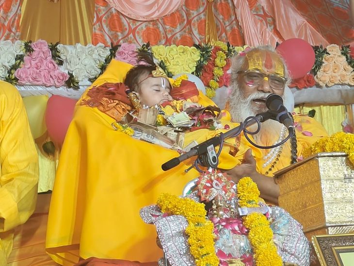 Devotees gathered in Bhala Saiyya on the occasion of Shri Krishna's ...