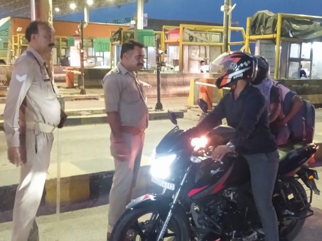Intensive police checking campaign at toll plaza