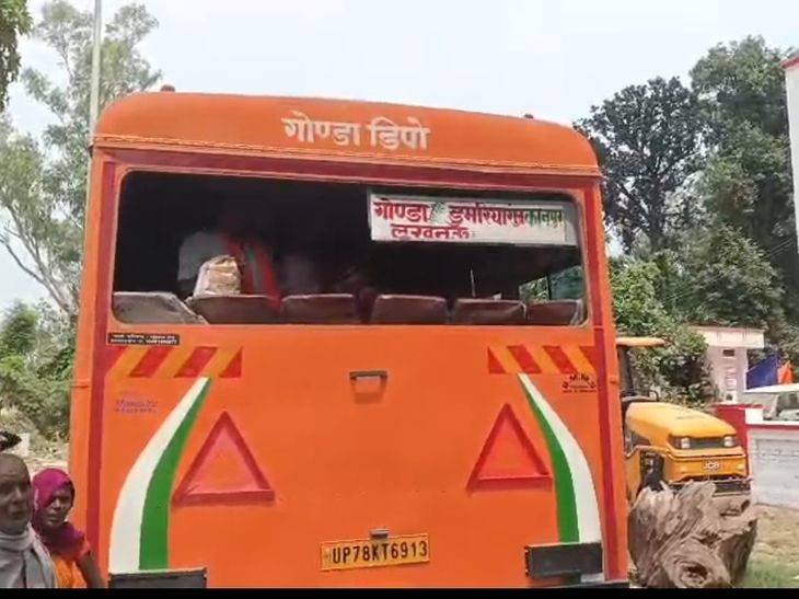attack on roadways bus in gonda | गोंडा में रोडवेज बस पर हमला: कपड़ा फेंकने की बात पर बाइक ...