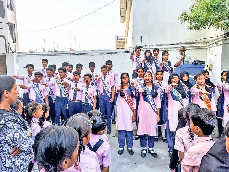 Children showed enthusiasm in Bal Sansad elections | बाल संसद चुनाव में ...