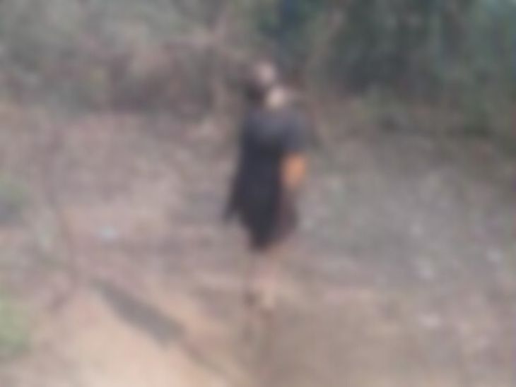 A rotten dead body was found in the forest of Naimisharanya ...