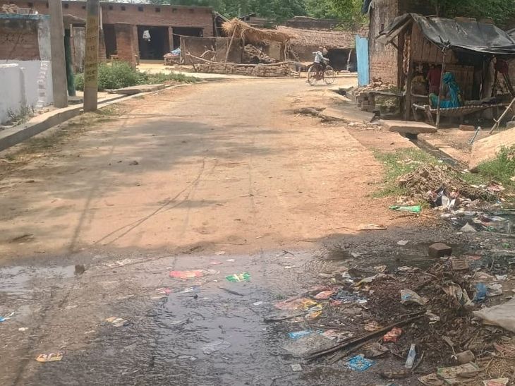 Drains are blocked in Dere Raja village | डेरे राजा गांव में नालियां ...