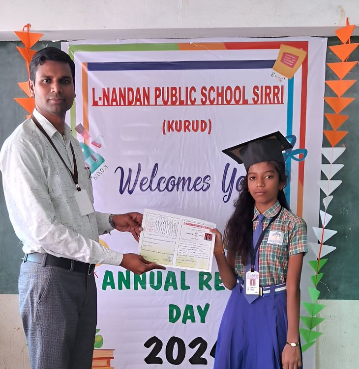 Krithika is first in eighth and Kavya is first in fifth | आठवीं में ...