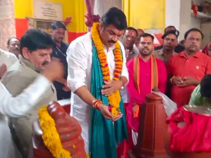 Minister Govind Rajput visited Maa Pitambara Temple | मंत्री गोविंद राजपूत ने किए मां पीतांबरा ...