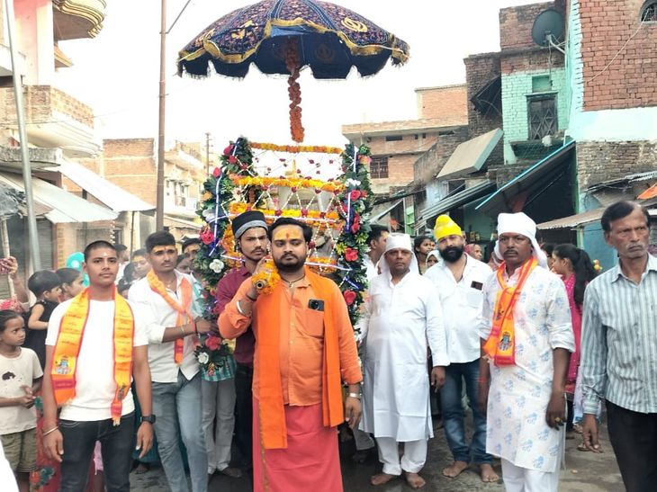 Devotees gathered in large numbers in Sai Baba's Palki Yatra | साईं ...