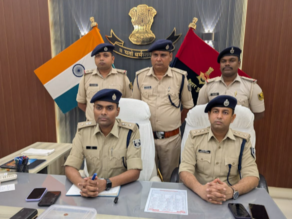 Five miscreants arrested with a pistol,Town Police Station Area,Ara ...