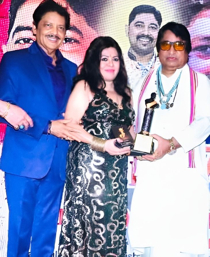 Singer Rekha Rao honored in Mumbai | सिंगर रेखा राव मुंबई में सम्मानित ...