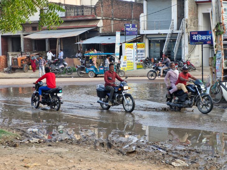 Rain water accumulated in Sadullah Nagar | सादुल्लाह नगर में बारिश का ...