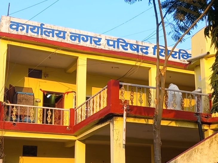 Khirkiya Nagar Parishad is providing water at an interval of one day ...