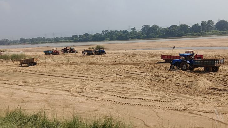 A sand ghat is being operated for two and a half years, the price of ...