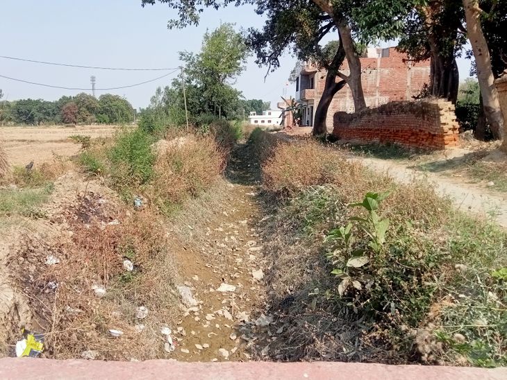 Lakhs spent on cleaning the minors of Sharda Canal | शारदा नहर की माइनर ...