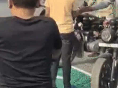 Vehicles driven on Pakistani flag in Prayagraj