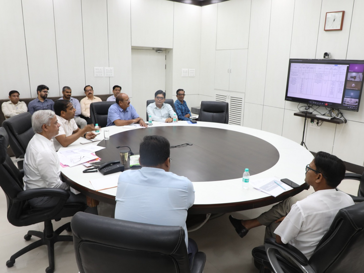 Indore divisional commissioner in action for Simhastha | सिंहस्थ के लिए ...