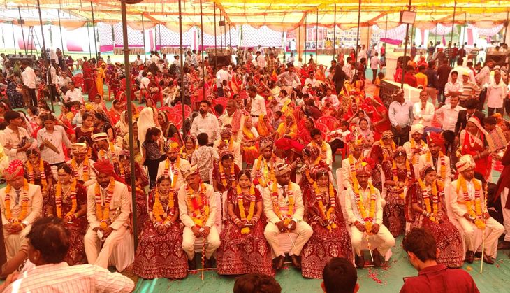 15 couples got married in an all caste group conference | सर्वजातीय ...