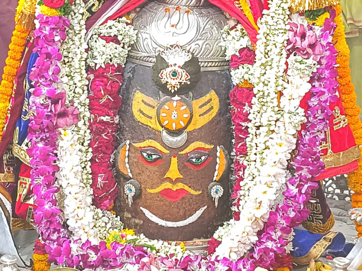 Baba Mahakal is divinely adorned by offering Bhaang, Chandan, Tripund ...
