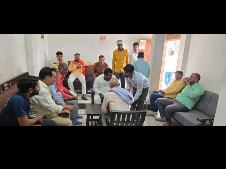 The MLA heard the problems of the people in Mirapur | मीरापुर में ...