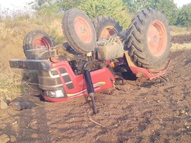 Tractor overturned in the field, young man died after being crushed