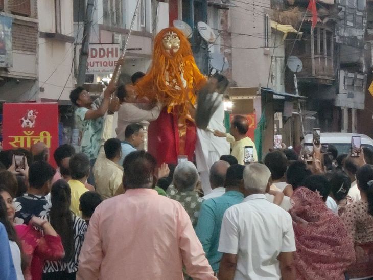 Nrusinha Jayanti celebrated in Gopal Mandir of Mhow | महू के गोपाल ...