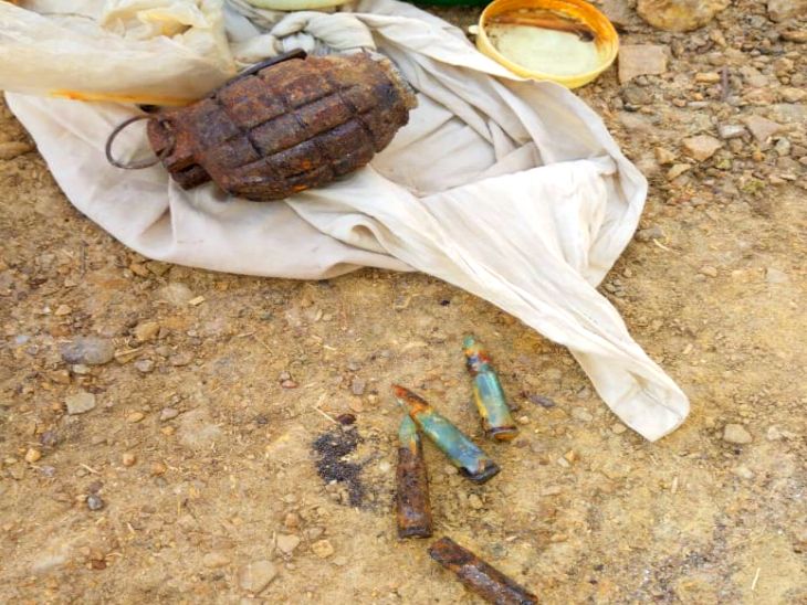 Hand grenades and cartridges were found in Pohra village | जैसलमेर के ...
