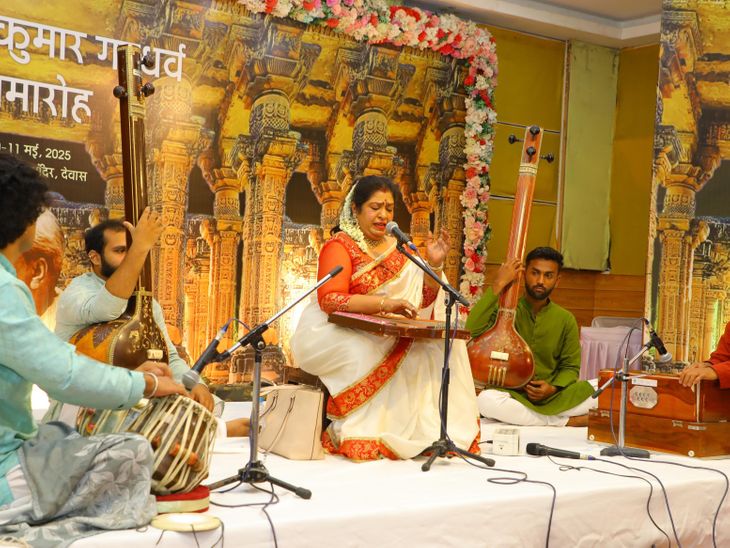 Pandit Kumar Gandharva ceremony concluded in Dewas | देवास में पंडित ...