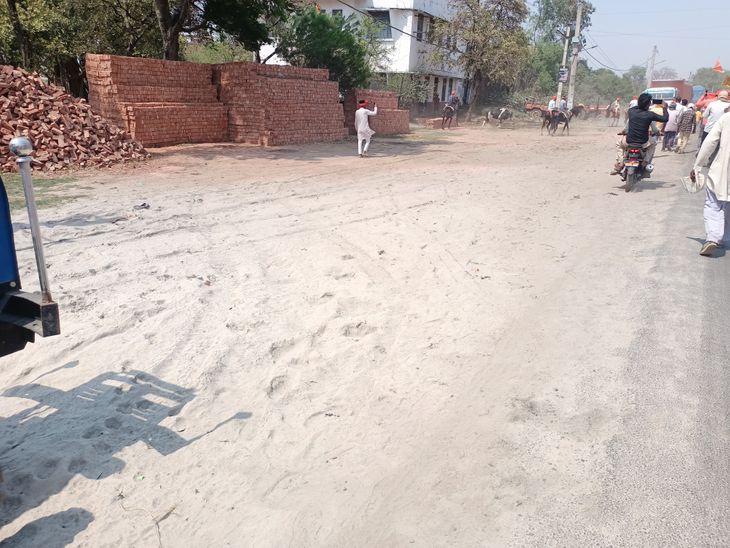 The sun was scorching since morning, the temperature was 40 degrees ...