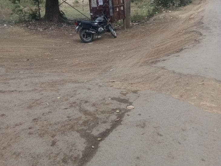 Bisanwa Langdi road of Sultanpur dilapidated | सुल्तानपुर का बिसांवा ...