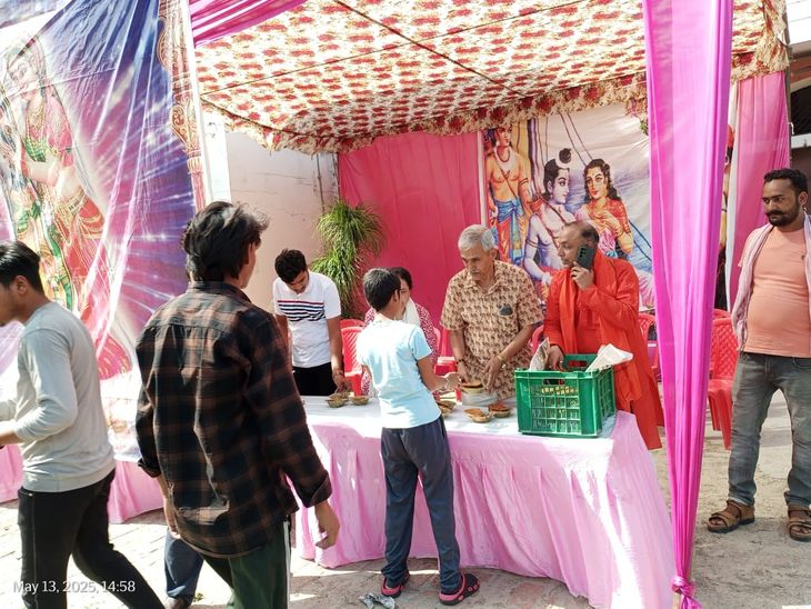 Balaji Maharaj's feast in Malihabad | मलिहाबाद में बालाजी महाराज का ...