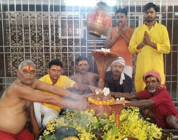 Shiva devotees performed Jalabhishek at Baba Baiju Dham