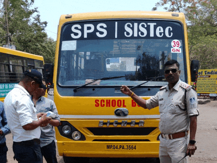 Traffic police started checking school buses | ट्रैफिक पुलिस और परिवहन ...