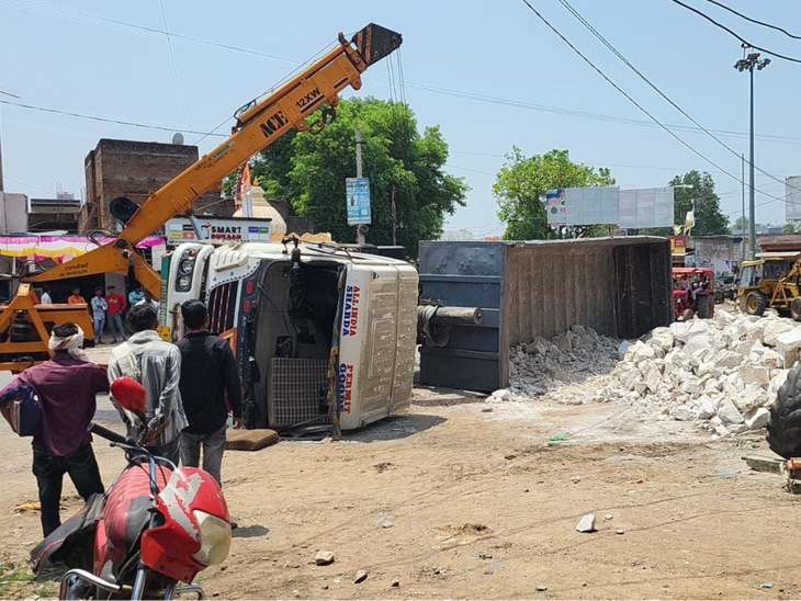 The trolley overturned again in Ghatol
