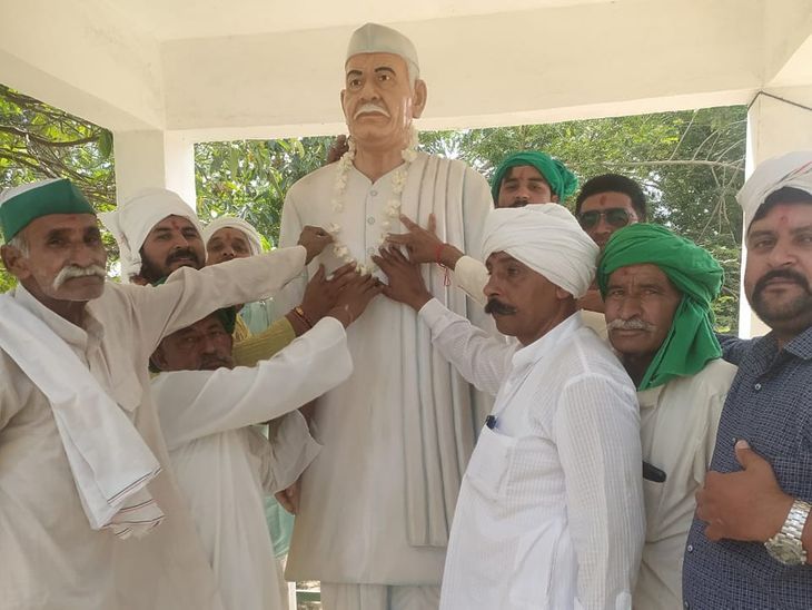 Bhakiyu celebrated the death anniversary of Baba Mahendra Singh Tikait