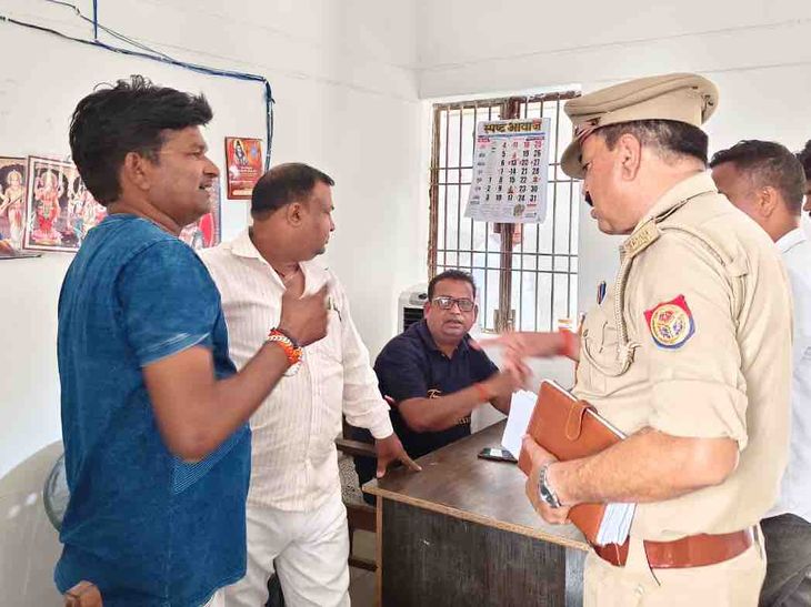 Village head representative beaten up in panchayat office | ग्राम ...