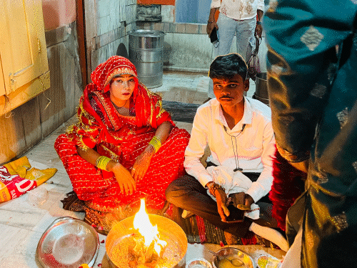 Uttar Pradesh Agra Marriage Robber Bride Wedding Night Made Couple Took ...