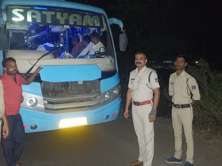 Bus without permit seized in Seoni | सिवनी में बिना परमिट बस जब्त ...