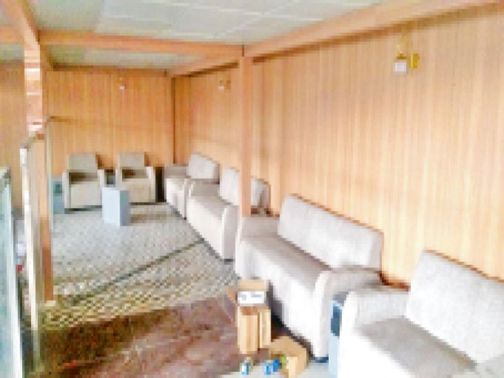 You can sit in the lounge for 1 hour for 50 rupees, tea and coffee will ...