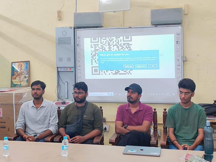 Lecture on AI and regional languages at Lucknow University