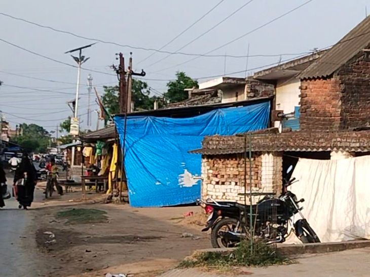 High tension wire hanging at a height of 10 feet from the ground