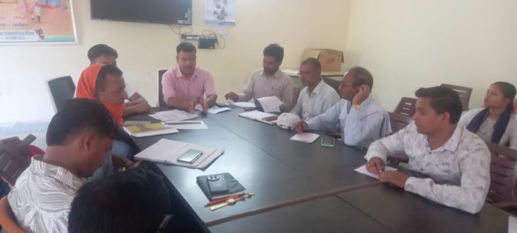 Latehar: Instructions to issue notice to beneficiaries on slow progress ...