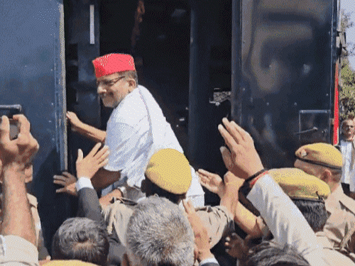 UP SP MLA Zahid Baig Maid Suicide Case; Seema Begum | Bhadohi News