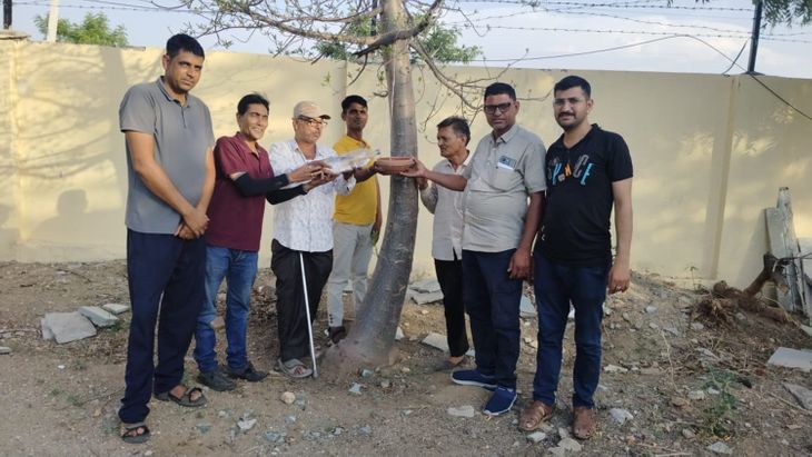 The poor and sad service institute tied bird feeders | दीन दुःखी सेवा ...